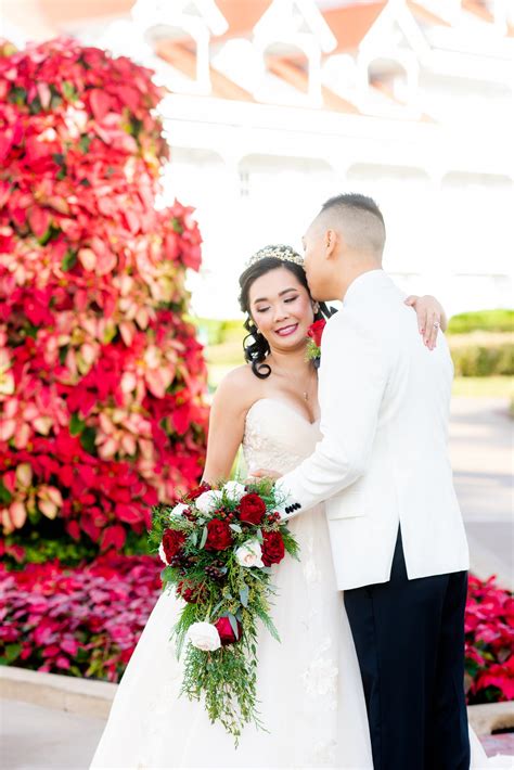 This Couple Had A Holiday Wedding At Walt Disney World Ps Love