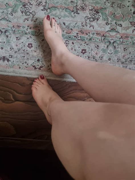 عاشق اینم که کلفت ها واسه پاهای زنم راست کنن