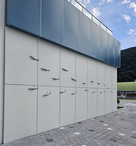 밀양 민물고기 센터 외벽 부조형 연어 물고기 포토존 조형물