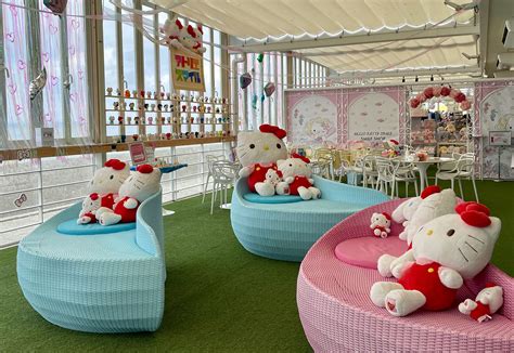 Hello Kitty Smile A Magical Underwater Palace On Awaji Island