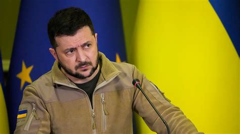 Вечерний квартал с моргом накануне заката, или "Шут на троне. Трагедия"