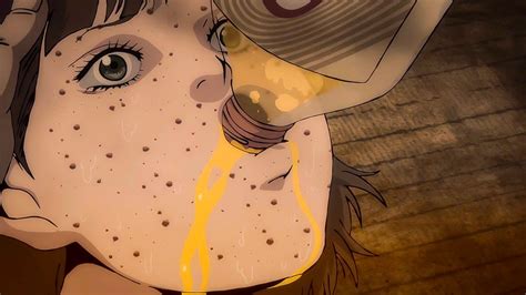 Отец поит дочь растительным маслом чтобы сделать её тело сочным и