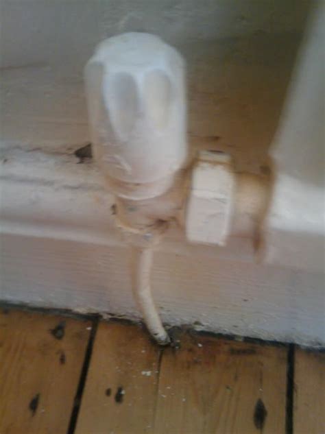 Stuck Plastic Cap On Radiator Valve But Radiator Is Hot Diynot Forums