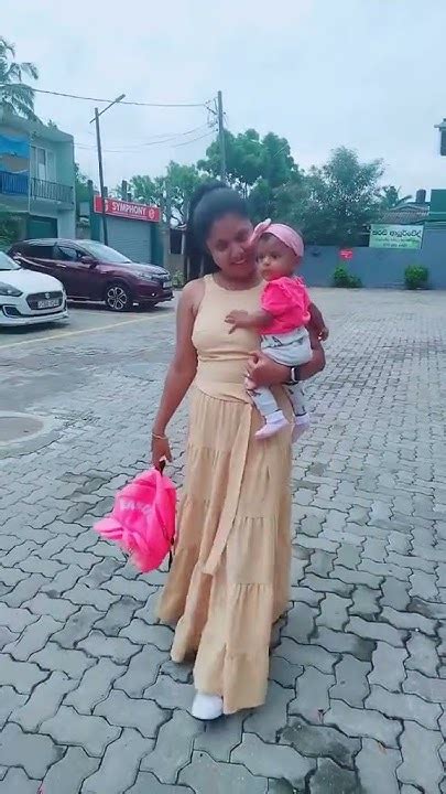 වැඩි කතා නැති අහිංසකයි රටක් වටින චුටි මැණිකයි තාම බාබා කියලා හිතන් ඉන්න අම්මයි😁 Youtube