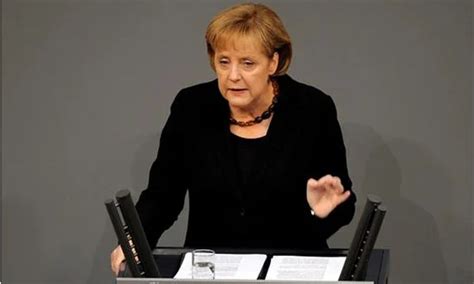Angela Merkel Es Acosada Por Un Hombre Que Sufre Un Trastorno Mental