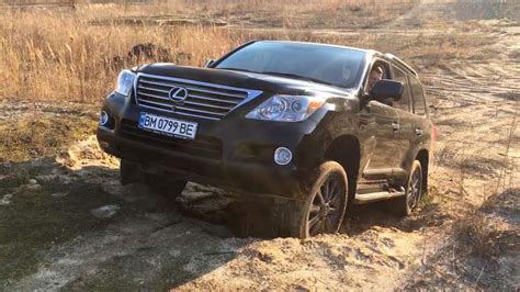 陆巡LC200和雷克萨斯LX570差距大吗一起越野比试一下就知道了 汽车 车评 好看视频