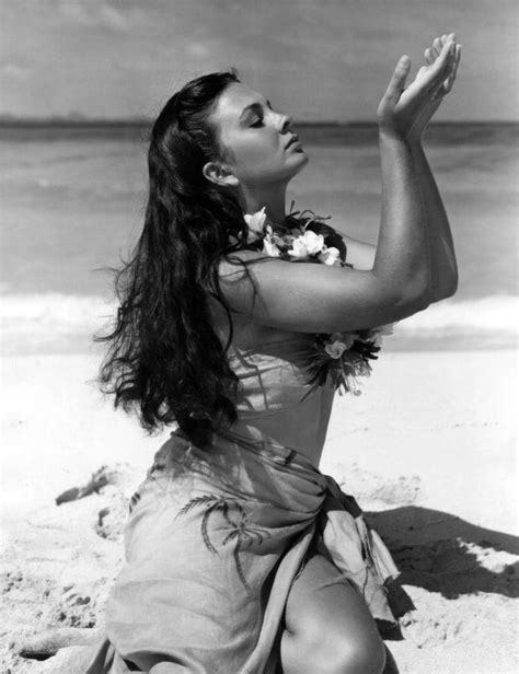 10 Hot New Jean Simmons Bikini Pics