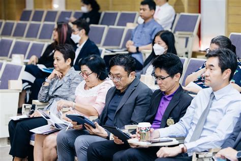 ประชุมคณะกรรมการติดตามและประเมินผลการปฏิบัติงานของมหาวิทยทาลัยศรีนครินทรวิโรฒ