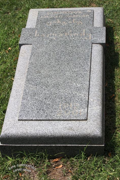 ვახტანგ სალარიძე კარგ ქართველთა საფლავები