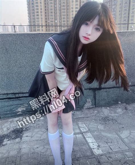 美女配信者、カメラ通話した男性視聴者がシコってる事に気付かず、見つめ合いながら射精される ポッカキット