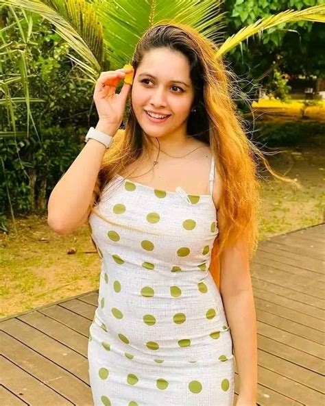 ලංකාවේ ලස්සන කාන්තාවන්