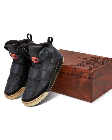 侃爷格莱美亲穿 Air Yeezy 暴跌 90！现在只要这个价！ Flightclub中文站sneaker球鞋资讯第一站