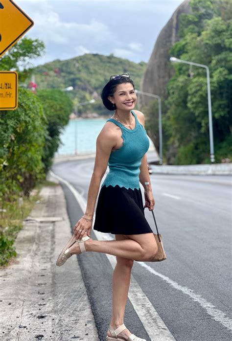 Thandar Hlaing သန္တာလှိုင် Thandar Hlaing သန္တာလှိုင်