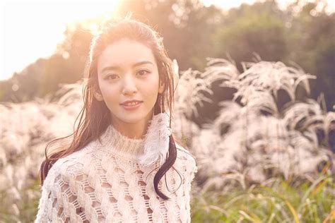 尤靖茹初冬写真曝光 恬静文艺如诗似画
