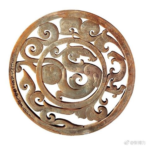 南越王墓镇馆之宝 透雕龙凤纹重环玉佩 来自张博力 微博