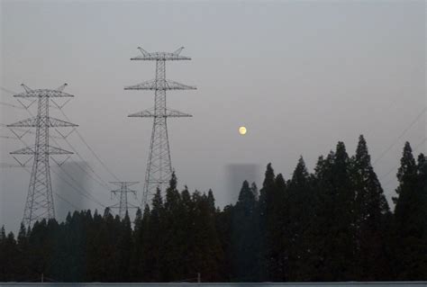 高速公路上拍月亮摄影图片纪实摄影 大河之舞摄影 太平洋电脑网摄影部落