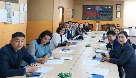 СУМДЫН ХУРЛЫН НАРИЙН БИЧГИЙН ДАРГА НАР СУРГАЛТАНД ХАМРАГДАЖ БАЙНА