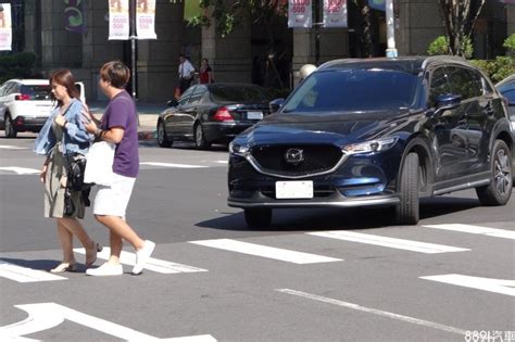 台灣是行人地獄？不禮讓行人各國怎麼罰！？ 8891新車