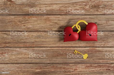 나무 배경에 열쇠 구멍과 금 열쇠가있는 빨간 발렌타인 하트 3d 렌더링 맹꽁이자물쇠에 대한 스톡 사진 및 기타 이미지 맹꽁이자물쇠 골동품 로맨스 Istock