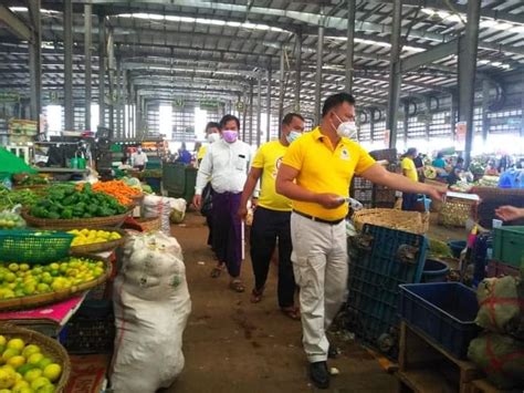 အင်းစိန်မြို့နယ်၊ တညင်းကုန်းဈေး၌ ဈေးရောင်းချသူများနှင့် ဈေးဝယ်လာသူများအား ကိုဗစ် ၁၉ ရောဂါ ကာကွယ