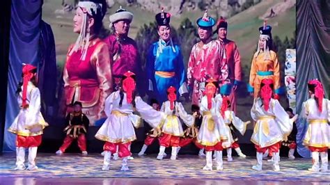 Жалам хар бүжиг Налайх дүүрэг Голомт цогцолбор сургууль Алмагүль багштай 1 3 анги Youtube