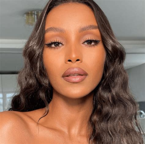 A Step By Step Guide To A Glam Makeup Look Society19