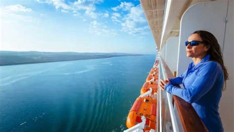 ക്രൂ യി സ് ക പ്പ ലി ല്‍ സ ഞ്ച രി ക്കാ ൻ വീ ട് വി റ്റു ജോ ലി രാ ജി വ ച്ചു താ മ സം തെ രു വി ലേ