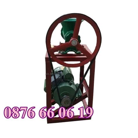 Чугунена месомелачка № 32 с приставки мелачка на месо Месомелачка Машини за обработка н