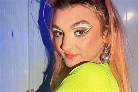 Quién Es Anthony Lexa La Actriz Que Hace De Abbi En Sex Education