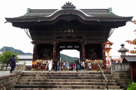 長野の旅 その32 長野タウン7 善光寺仁王門七福神めぐり毘沙門天 質素な写真展示室