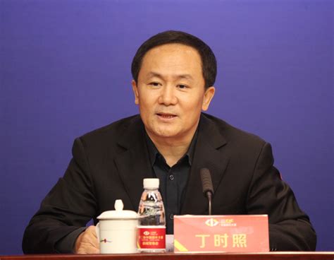 主持人深圳报业集团副总编辑深圳晚报总编辑第二届中国图片大赛组委会副秘书长 丁时照 图片资料