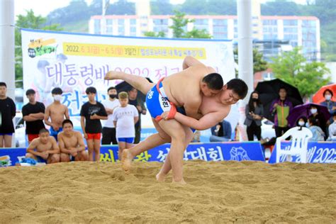 [k포토] 법성포단오제 씨름왕대회 결선…씨름판 위 불타는 승부