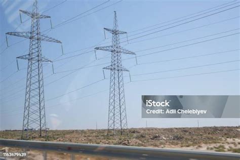 푸른 하늘 배경 전원 라인 고전압 포스트 자연 배경에 전기 철탑 전기 전송 전력 선 고전압 타워 강철에 대한 스톡 사진 및 기타 이미지 Istock