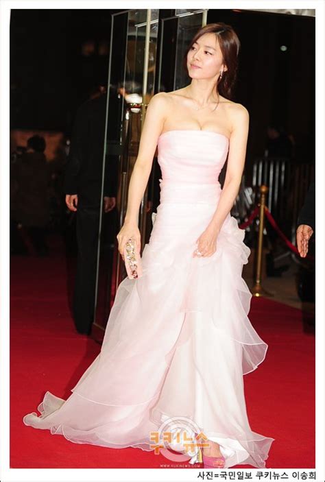 [쿠키 포토] 홍수아 ‘드레스 휘날리며~ 네이트 뉴스