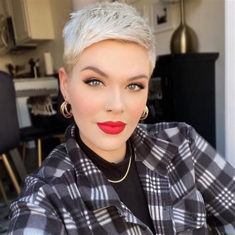 Icy Platinum Blonde Short Pixie With Undercut 40 Pixie Haircuts