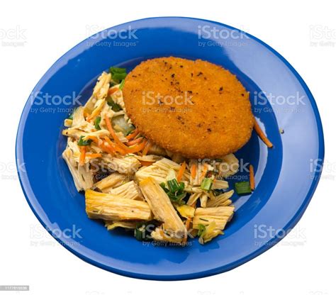 콩 아스파라거스와 당근 오이 딜과 어묵 접시에 생선 커틀릿을 분리 야채 상단보기와 커틀릿 0명에 대한 스톡 사진 및 기타 이미지 Istock