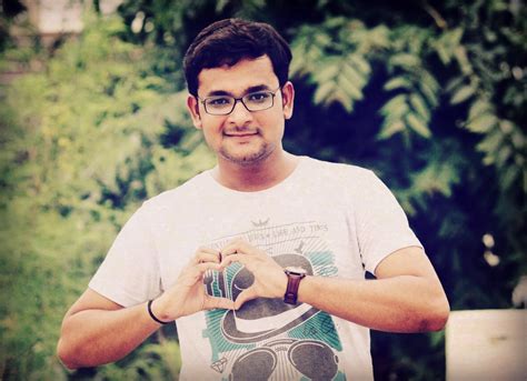 무료 이미지 손 남자 사람들 남성 초상화 봄 색깔 어린이 표정 시즌 미소 장난 안경 피부 아름다움 감정 인물 사진 2376x1724