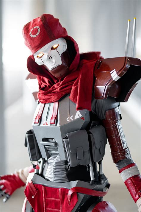 15 Apex Legends Cosplay Costumes For All Characters