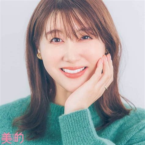 安めぐみさんのインスタグラム写真 安めぐみinstagram 「本日11月22日発売の、美的1月号で、 イオン化粧品さんの温泉蒸しタオル美容をご紹介しています☺️ その他にも私のベスト