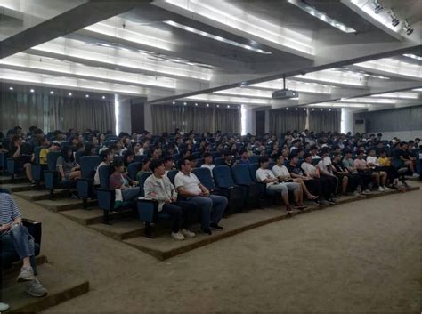 文法学院举办第十五期《身边的榜样》大讲堂 安阳工学院文传学院