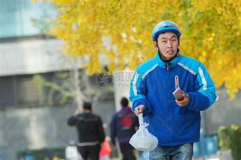 送餐的外卖员高清图片下载 正版图片507693039 摄图网