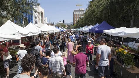 Hollywood Farmers Market Shopping In Hollywood Los Angeles