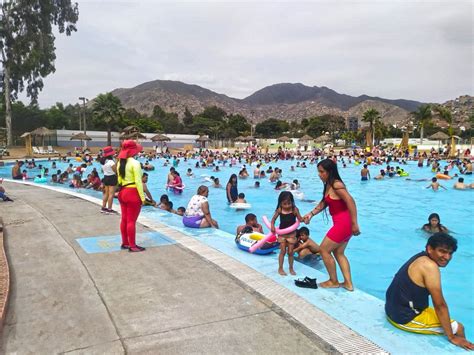 Numerosos Vecinos Acuden A Refrescarse En La Playa Artificial Wiracocha Del Serpar En San Juan
