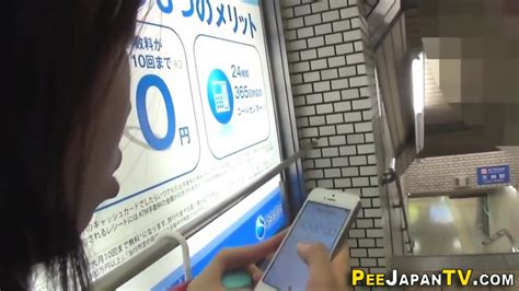 Kinky Asian Goldenshowering Subway Eporner