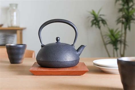南部鐵器 薰山工房 南部鐵壺 新坐墊型 肌 傳統工藝品 金屬 MUKU工房茶壺 茶杯 茶具人氣榜 Pinkoi