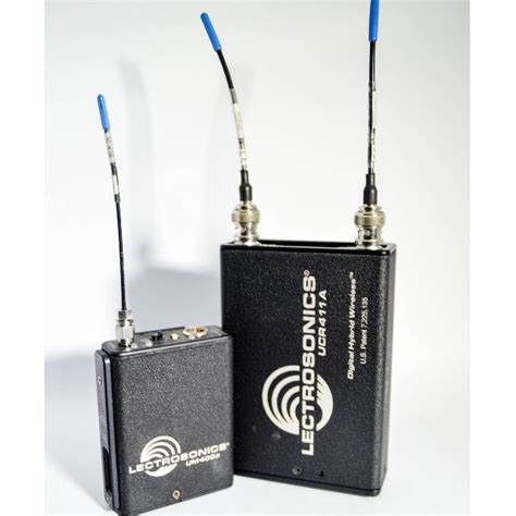 Lectrosonics UM A UHF Beltpack Transmitter W UCR A Receiver Audio Other Audio Equipment
