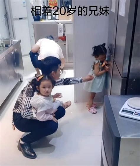 哥哥抱了一下妹妹的闺蜜妹妹现场与哥哥绝交网友女孩吃醋不分年龄 360娱乐你开心就好
