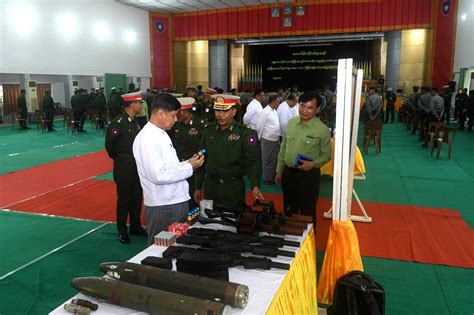 Khit အလယ်ပိုင်းတိုင်းစစ်ဌာနချုပ် ဒုတိုင်းမှူး ဗိုလ်မှူးကြီး လင်းနိုင