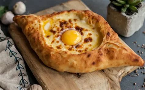 22 ლარად აჭარული ხაჭაპური და ჩაი 2 სტუმარზე კუს ტბაზე მდებარე ლაუნჯში