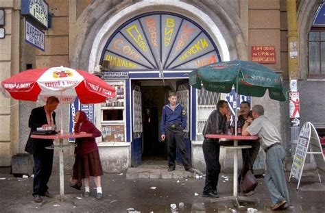 Атмосферное фото, пишут что это нa Ceнной площaди, Caнкт-Петepбург ...